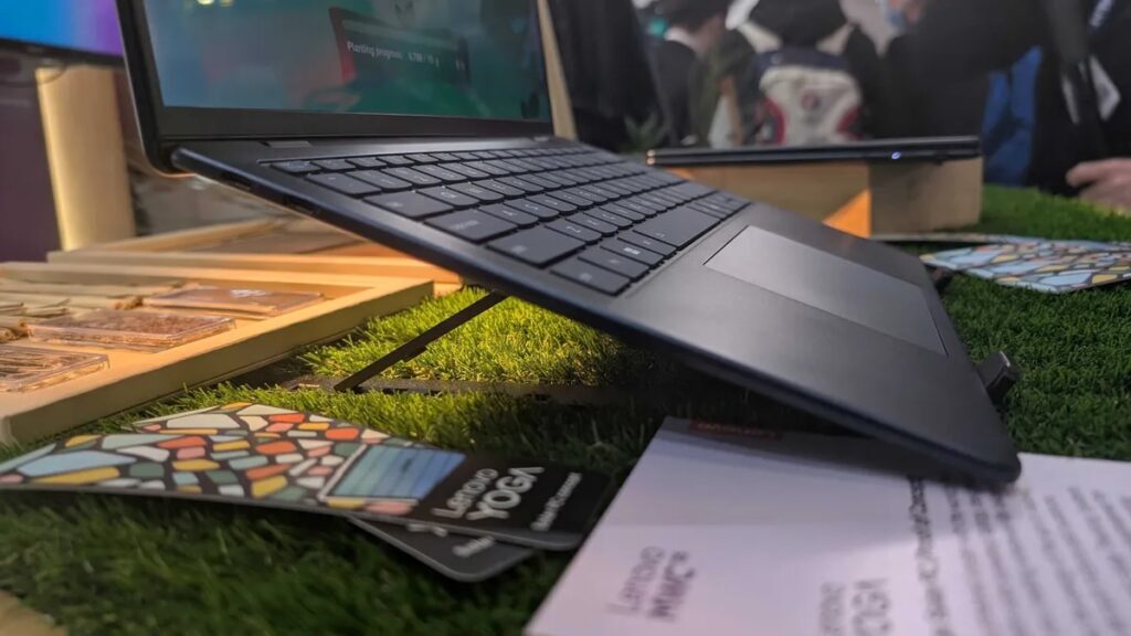 Lenovo lança notebook movido a energia solar com "carga infinita ...